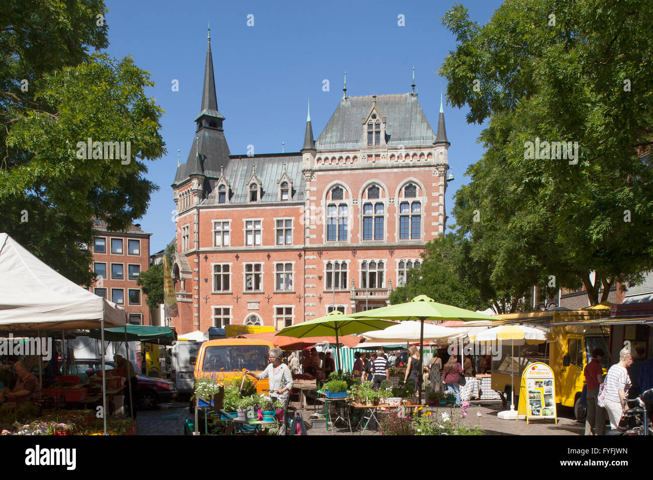 Old town hall at the market square with market stalls, Oldenburg in ...