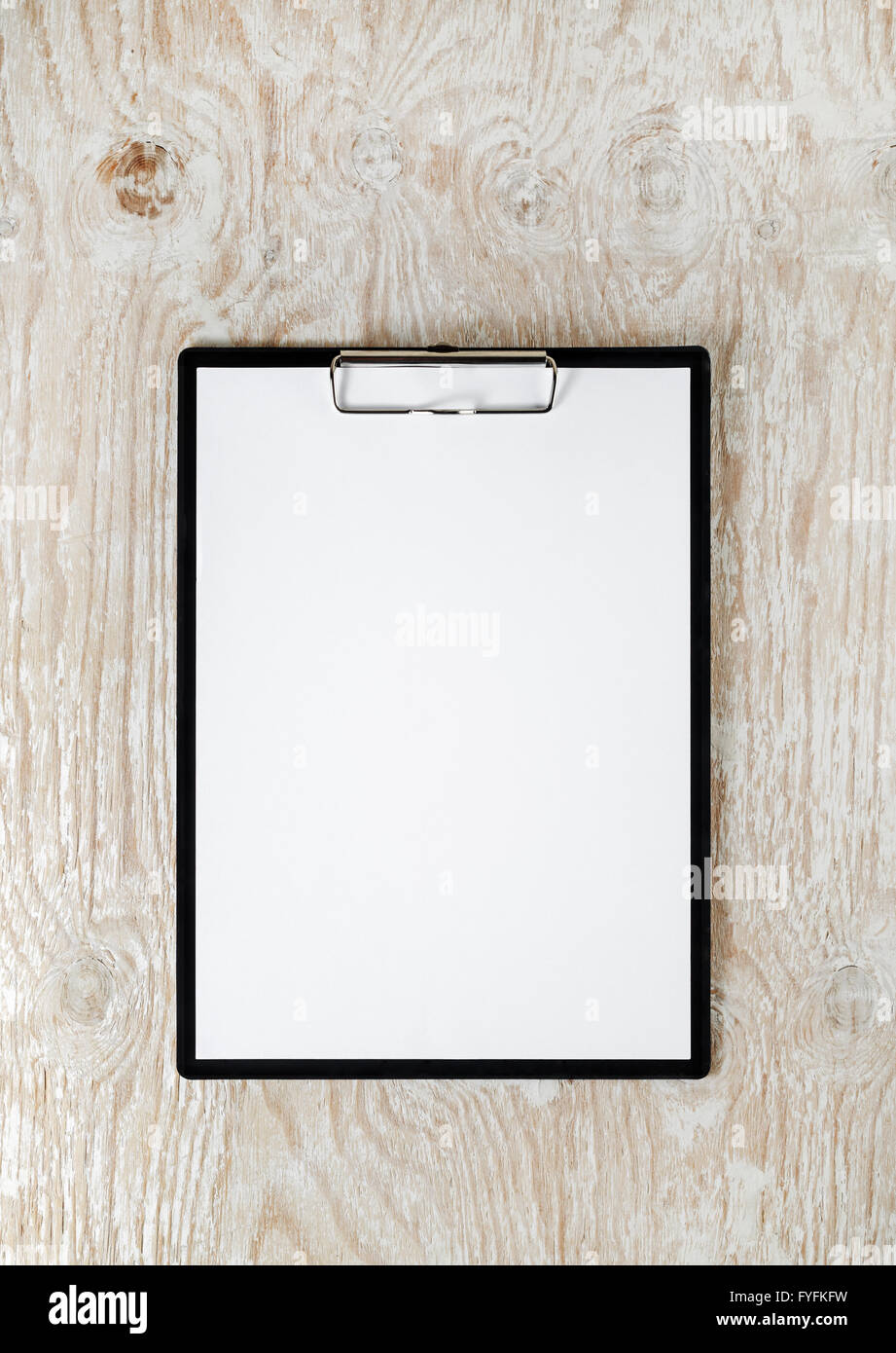 Photo of clipboard with a blank sheet of paper Stock Photo - Alamy