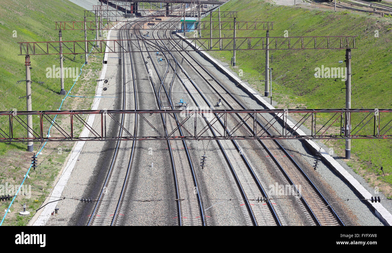Railway lines and slip switch at the entrance to the station Stock ...