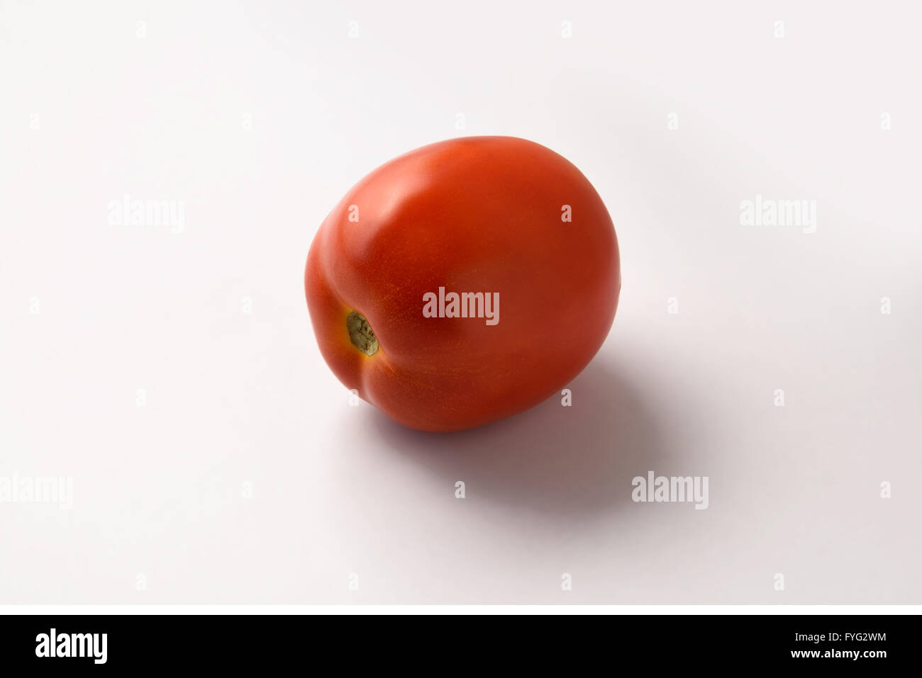 Single fresh tomato hi-res stock photography and images - Alamy
