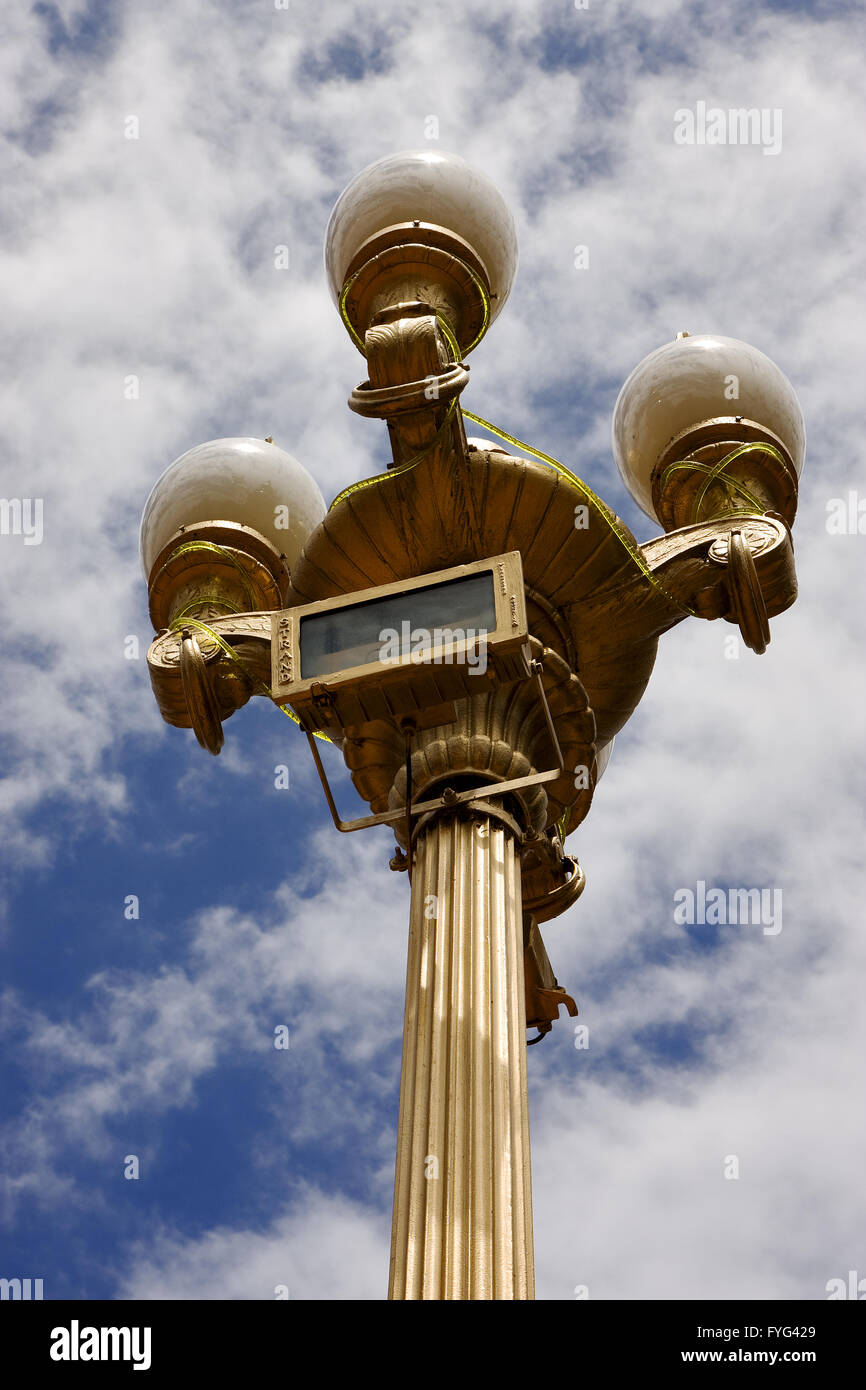 Curved street light hi-res stock photography and images - Alamy