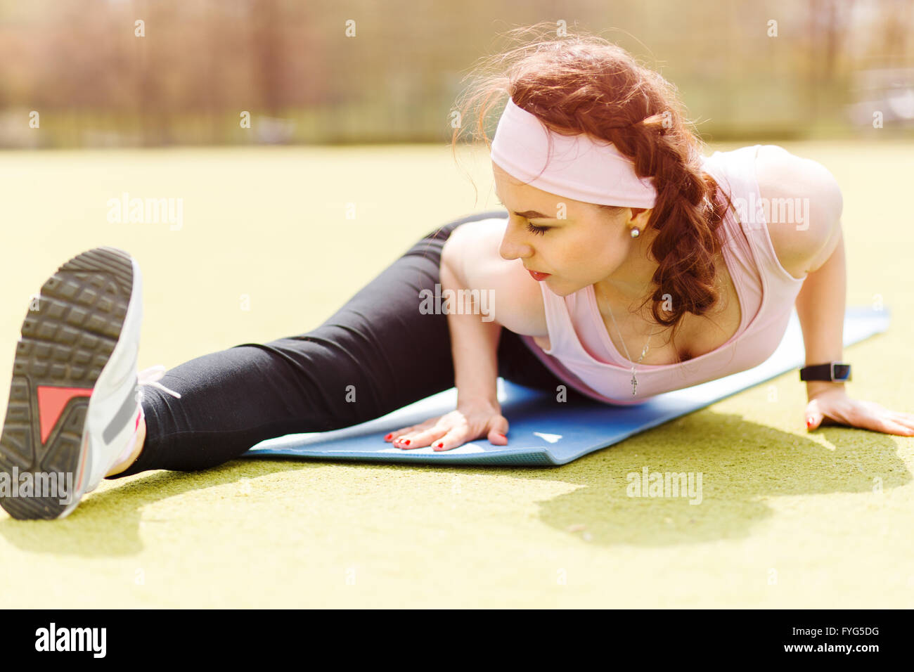 Flexible woman hi-res stock photography and images - Alamy