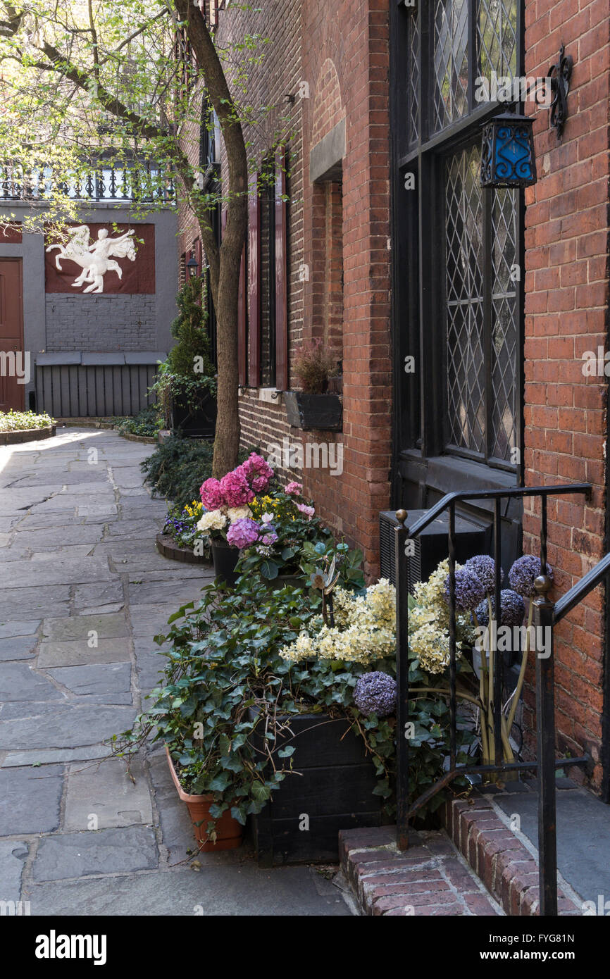 Sniffen court hi-res stock photography and images - Alamy