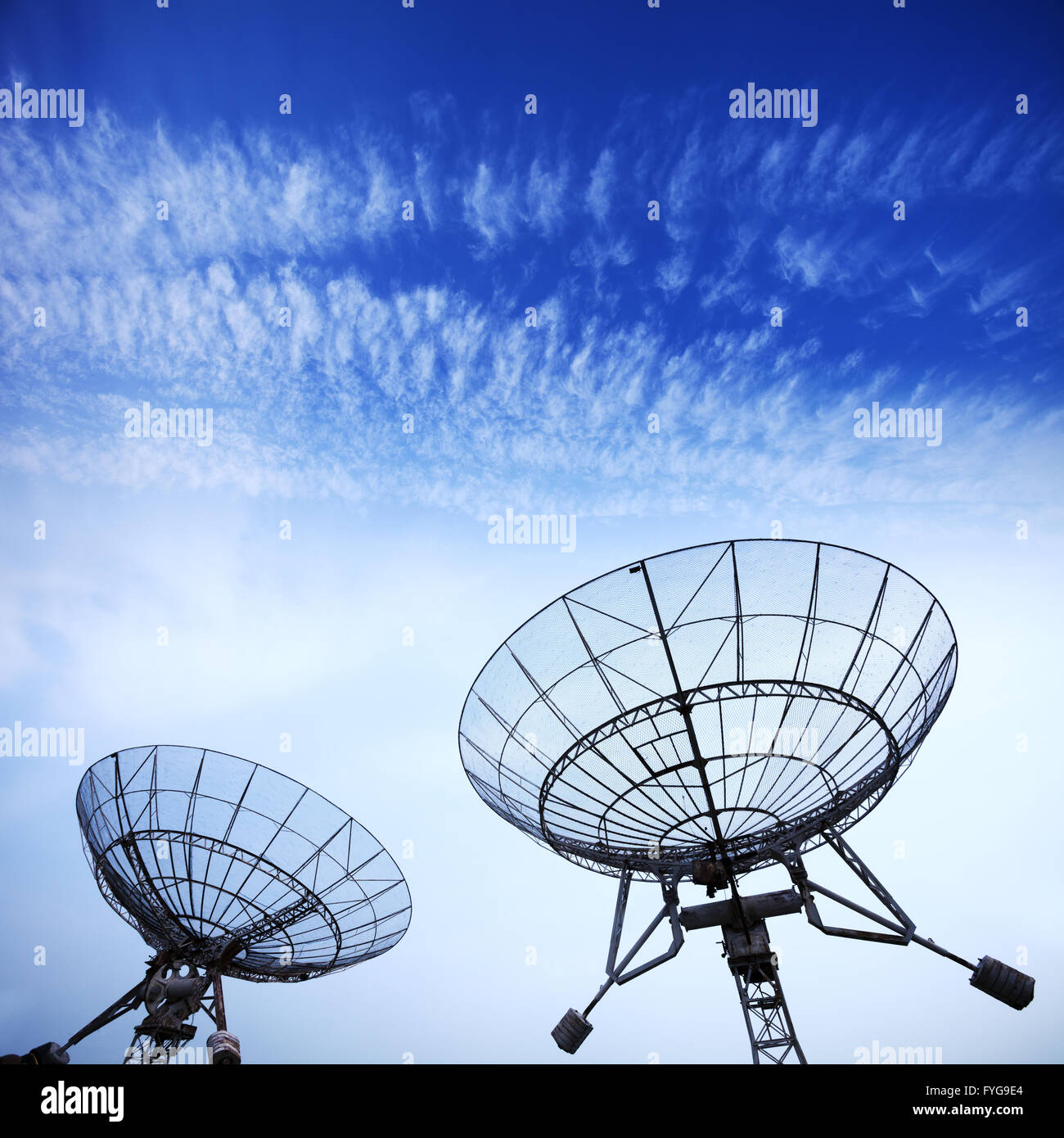 Sky dishes hi-res stock photography and images - Alamy