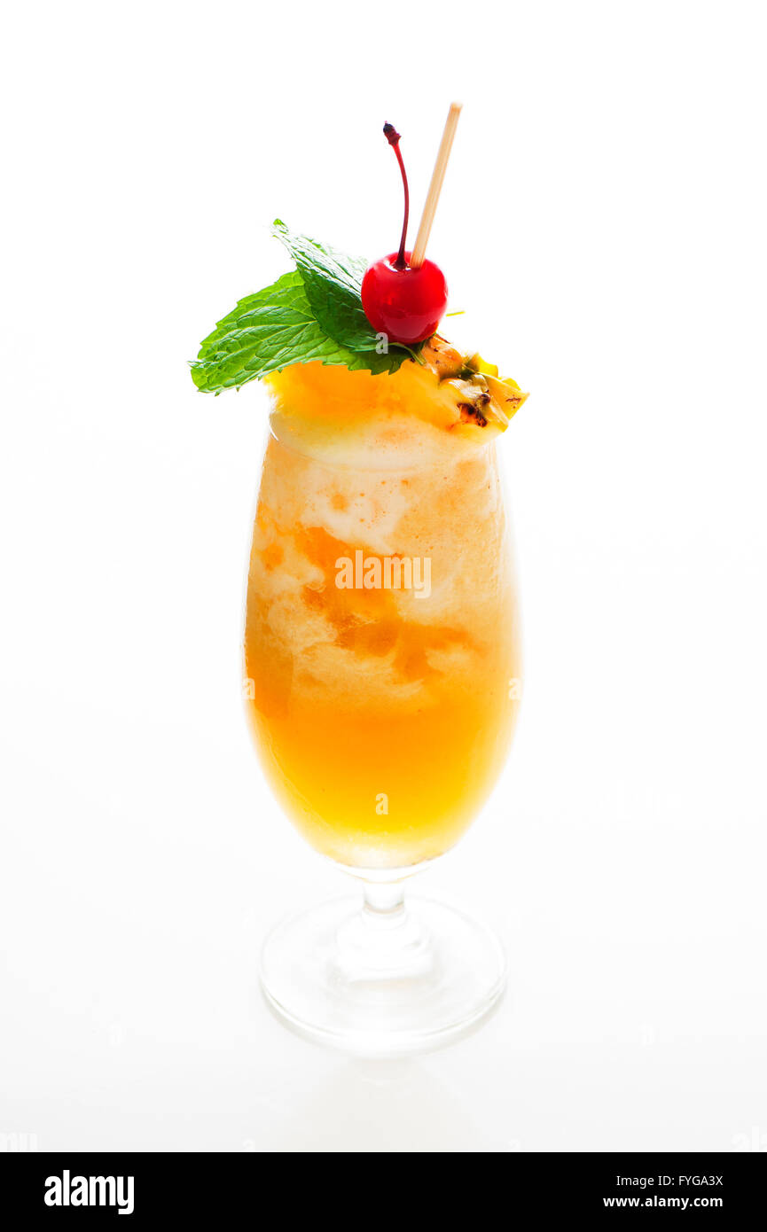 Alcoholic cocktail vodka pineapple hi-res stock photography and images ...