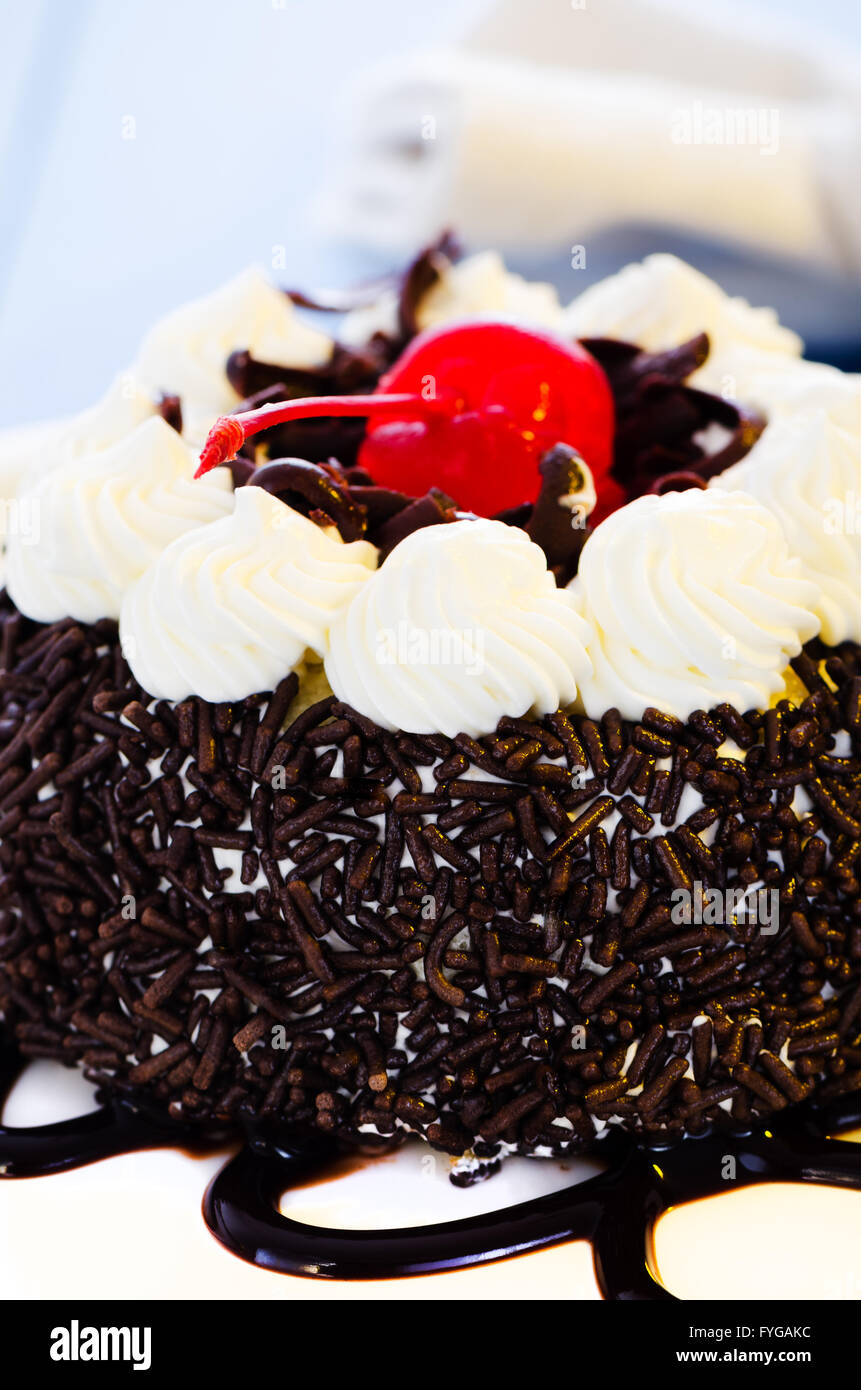 Small iced cake hi-res stock photography and images - Alamy