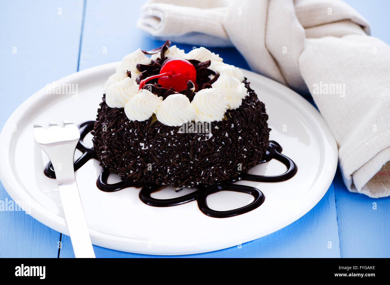 Small sponge cake hi-res stock photography and images - Alamy
