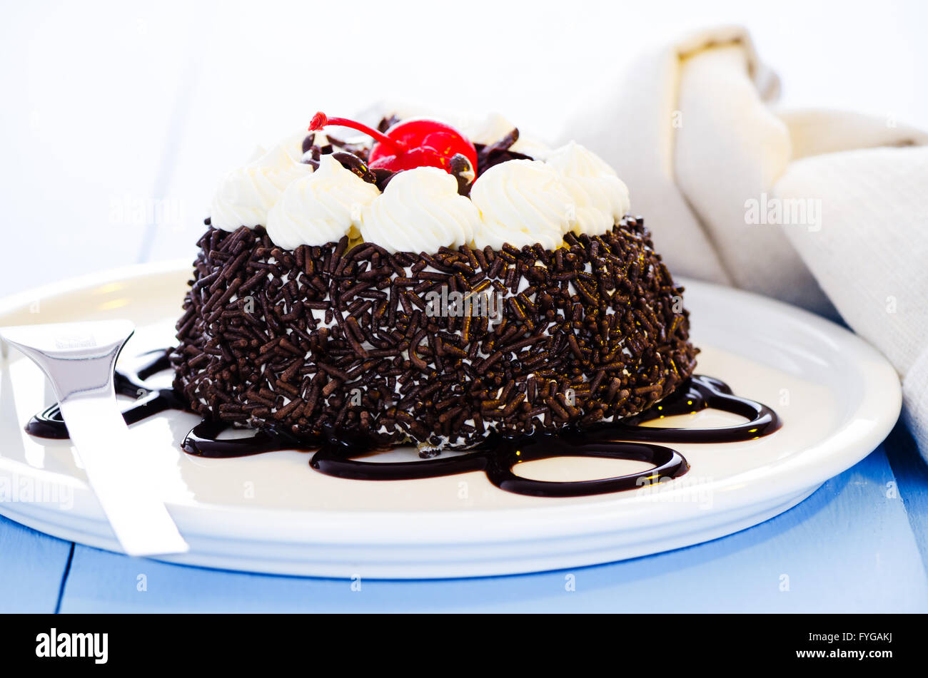 Small sponge cake hi-res stock photography and images - Alamy
