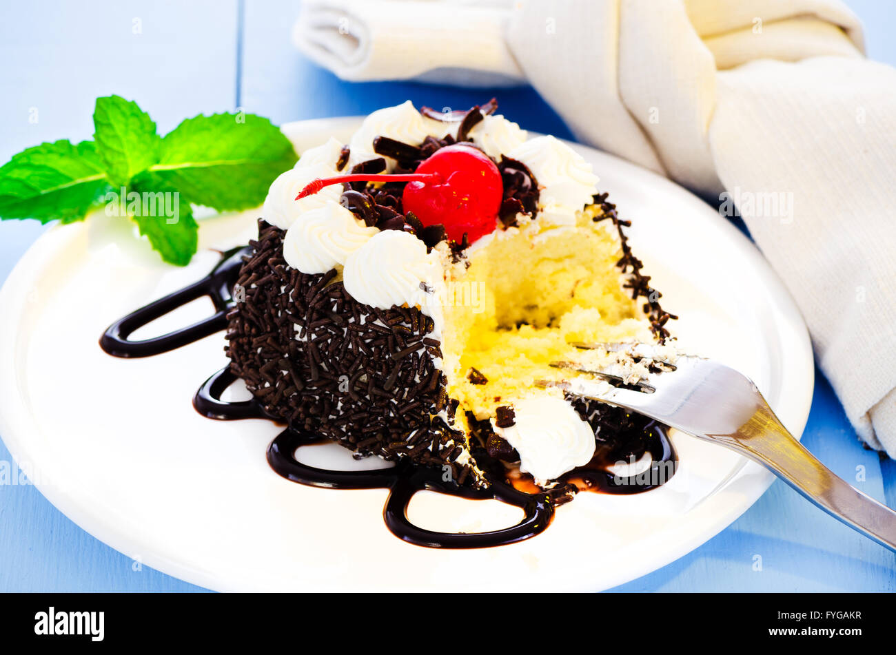 Small chocolate piece and mint hi-res stock photography and images - Alamy