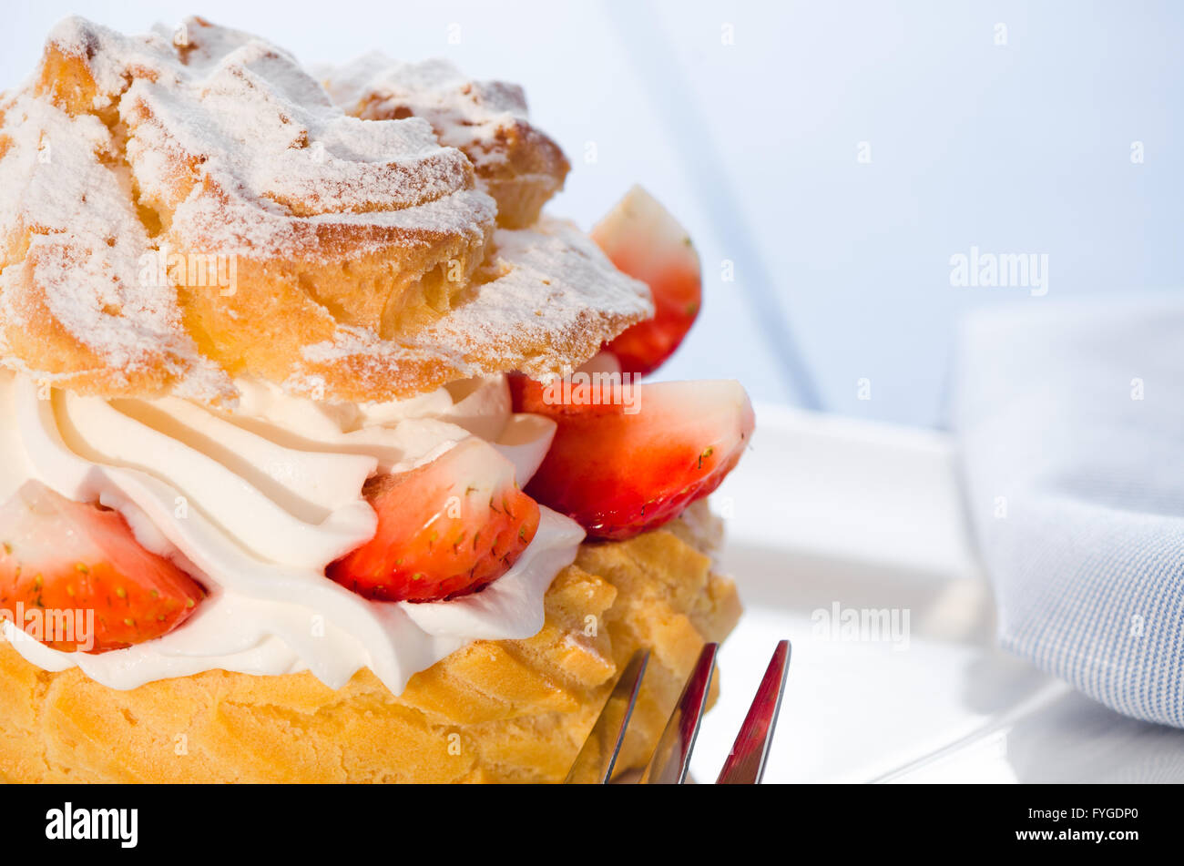 Cream puff pudding hi-res stock photography and images - Alamy