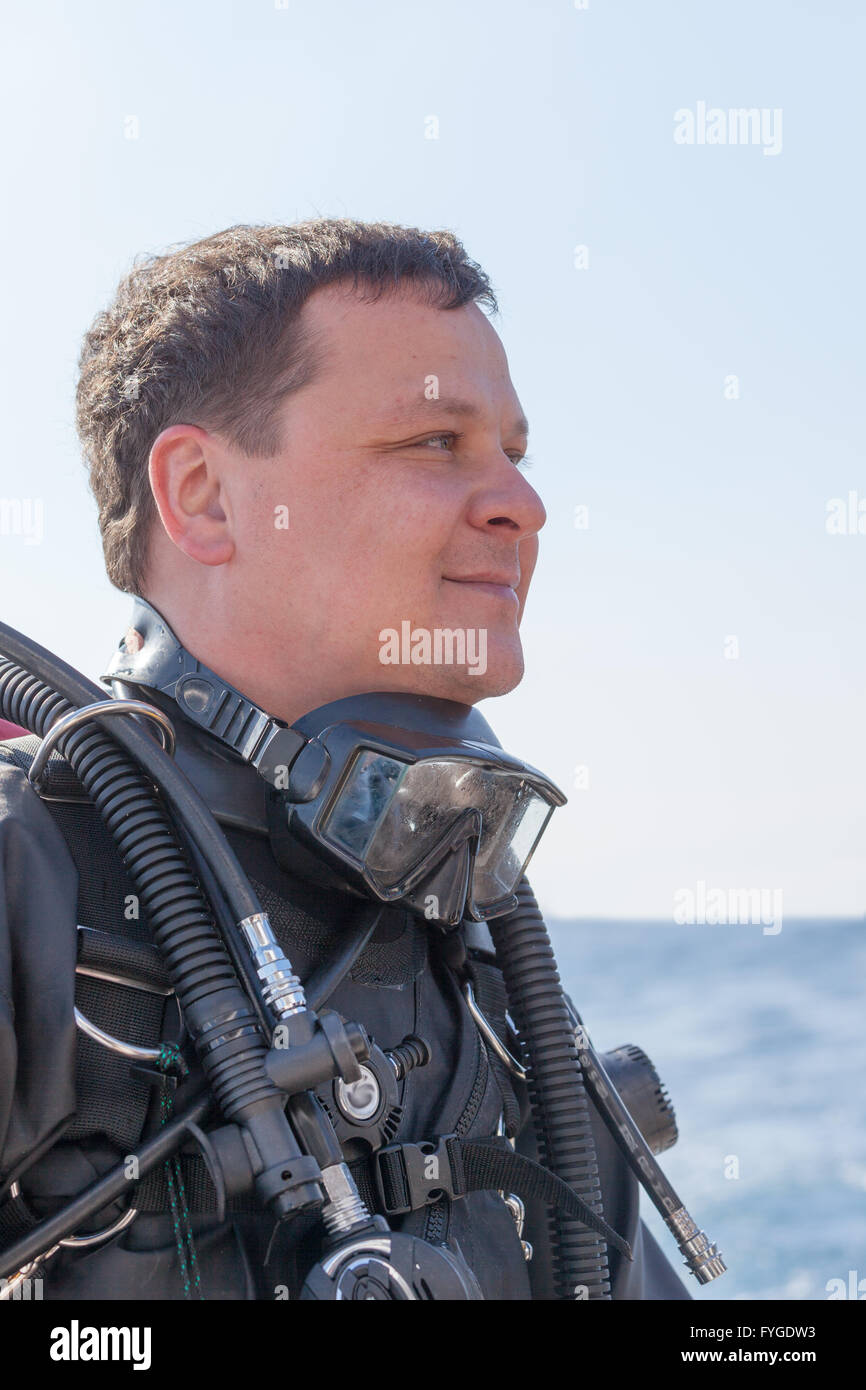 Portrait shot of a scuba diver from the side Stock Photo - Alamy