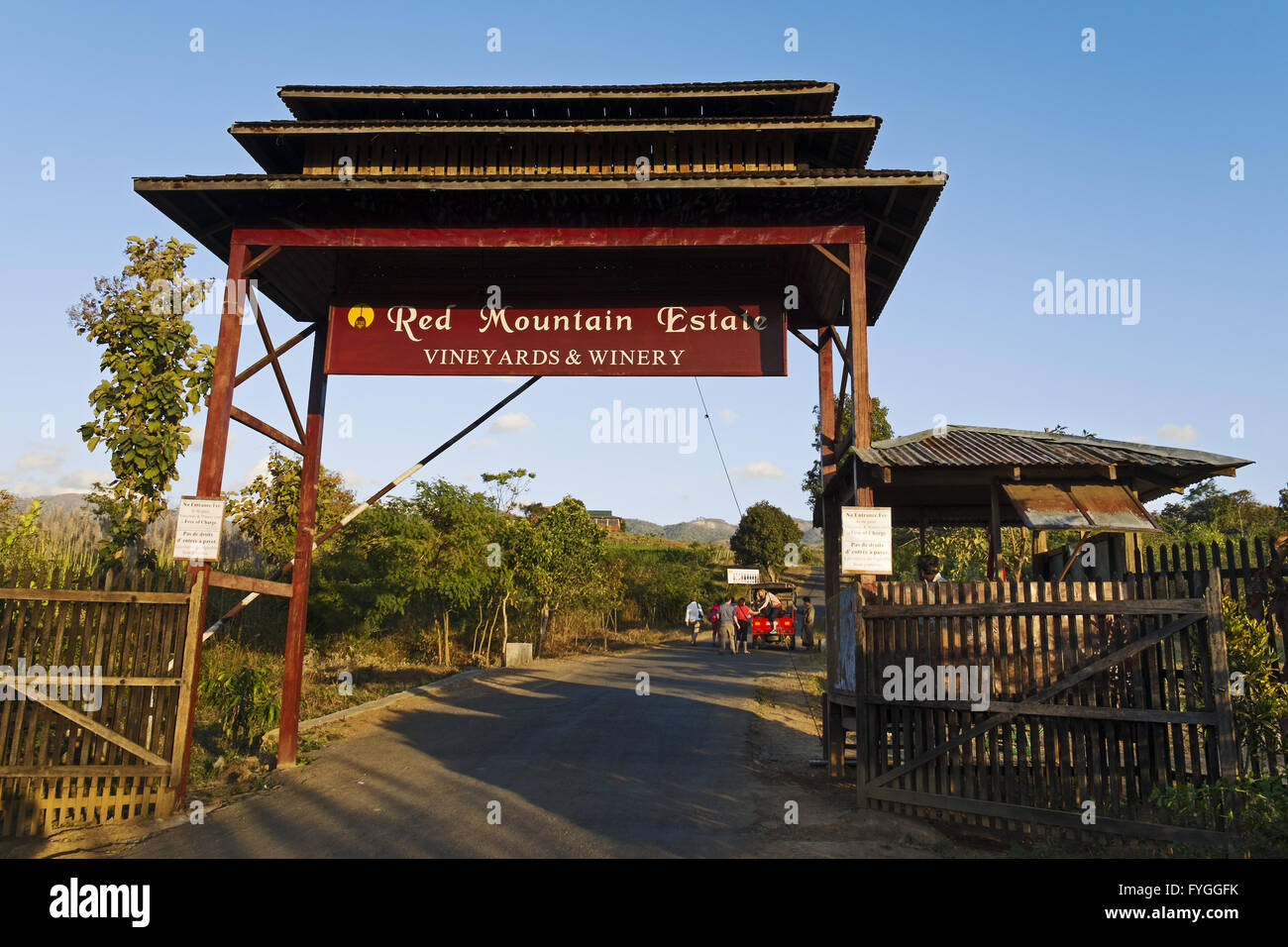 Winery entrance gates hi-res stock photography and images - Alamy