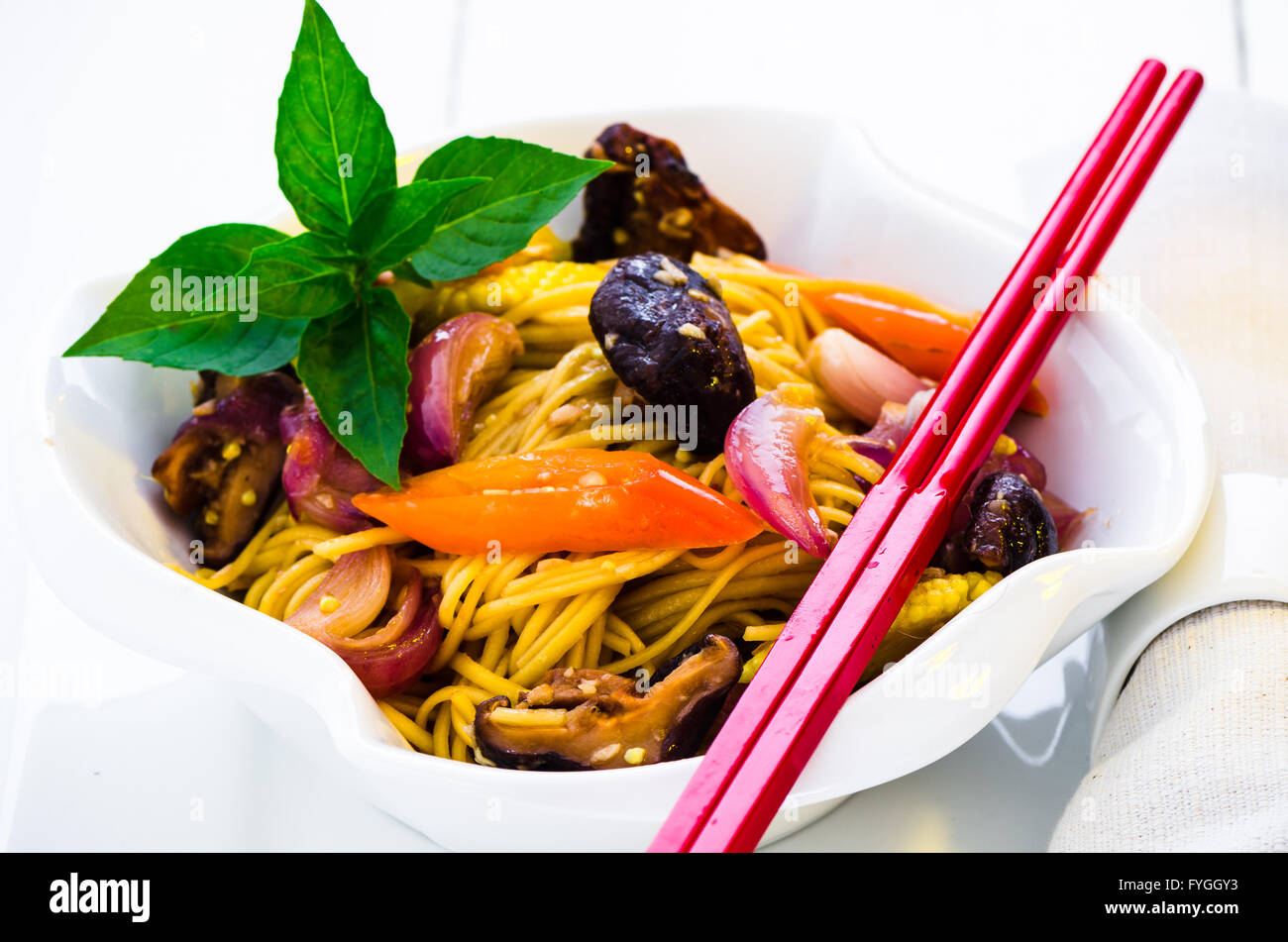 China noodles hi-res stock photography and images - Alamy