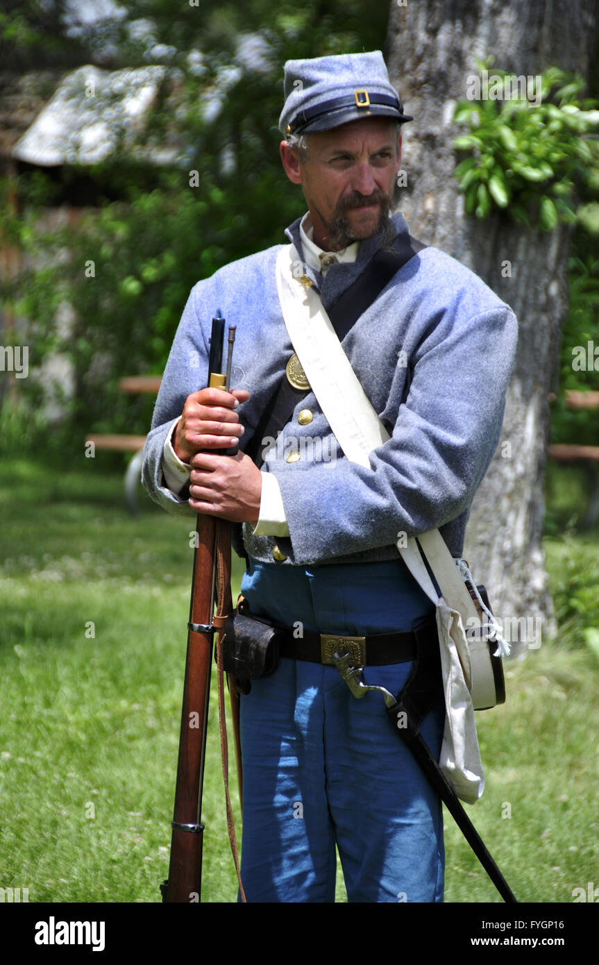 Rifle uniform hat civil war reenactment hi-res stock photography and ...