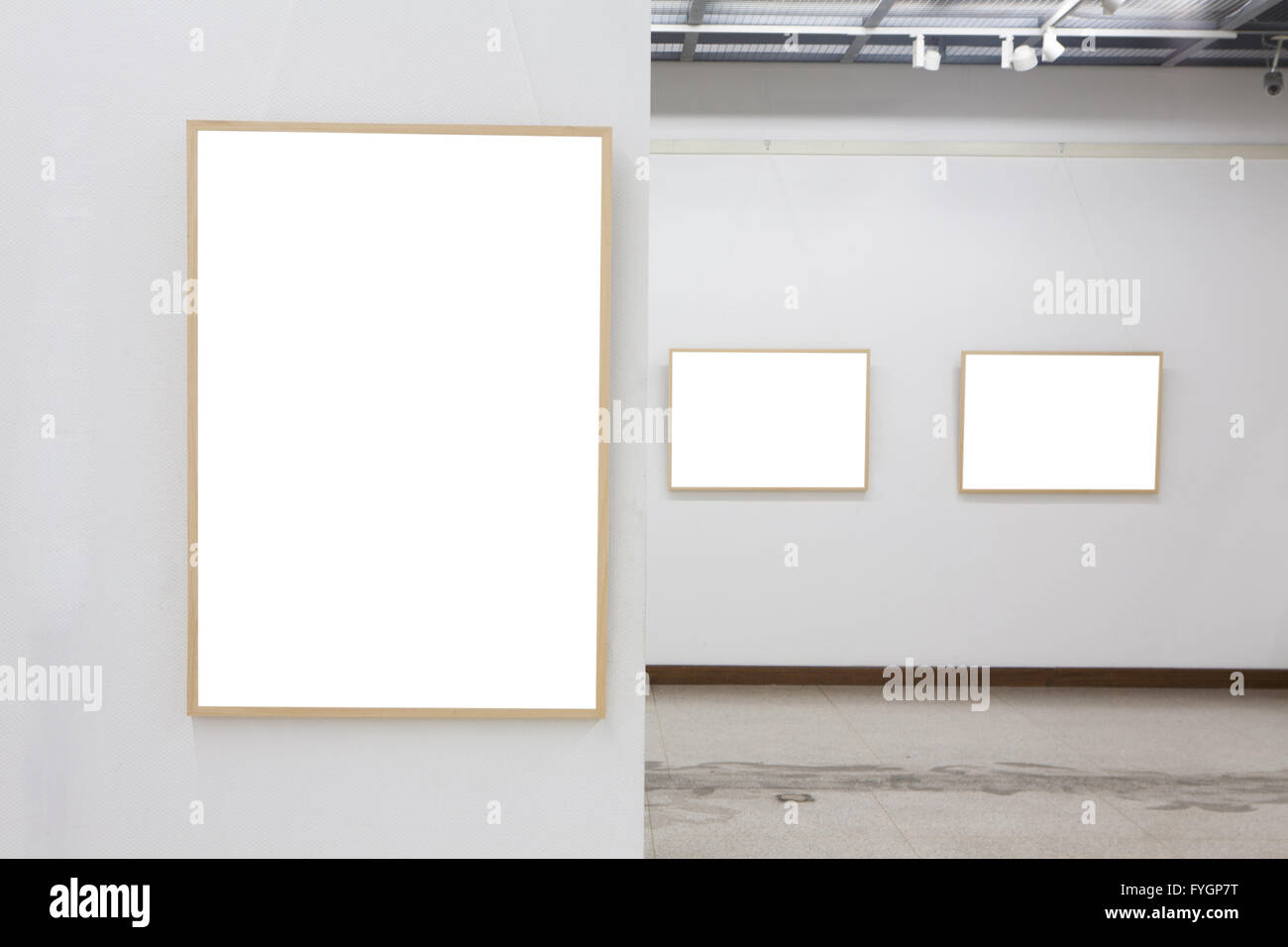 empty frames in museum Stock Photo - Alamy