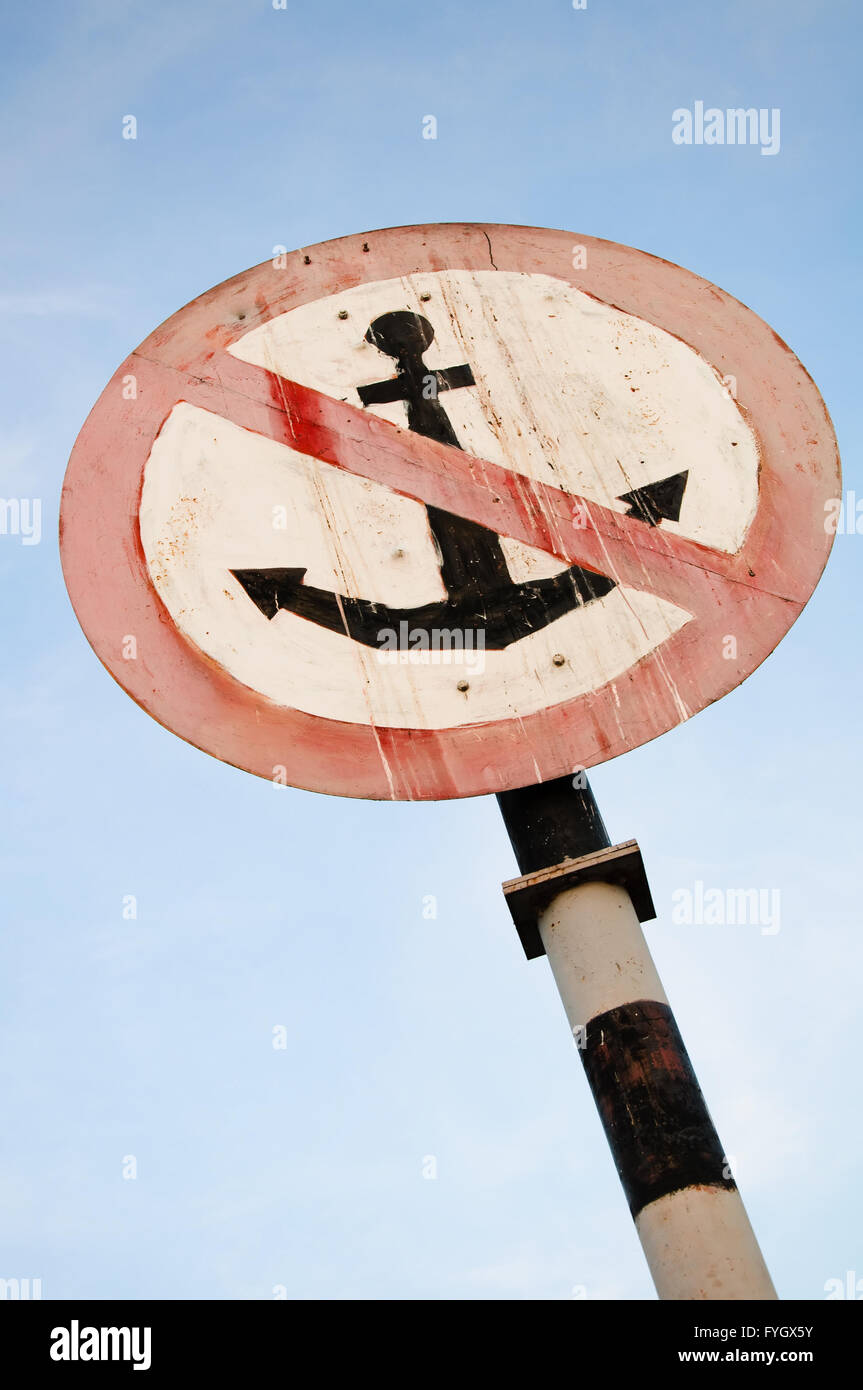 'no stopping' old round sign Stock Photo - Alamy