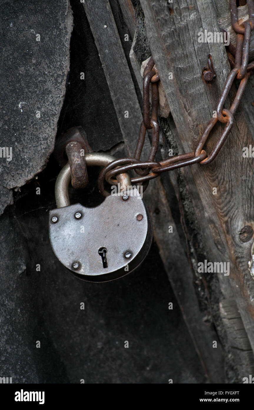 Padlock on a chain hi-res stock photography and images - Alamy