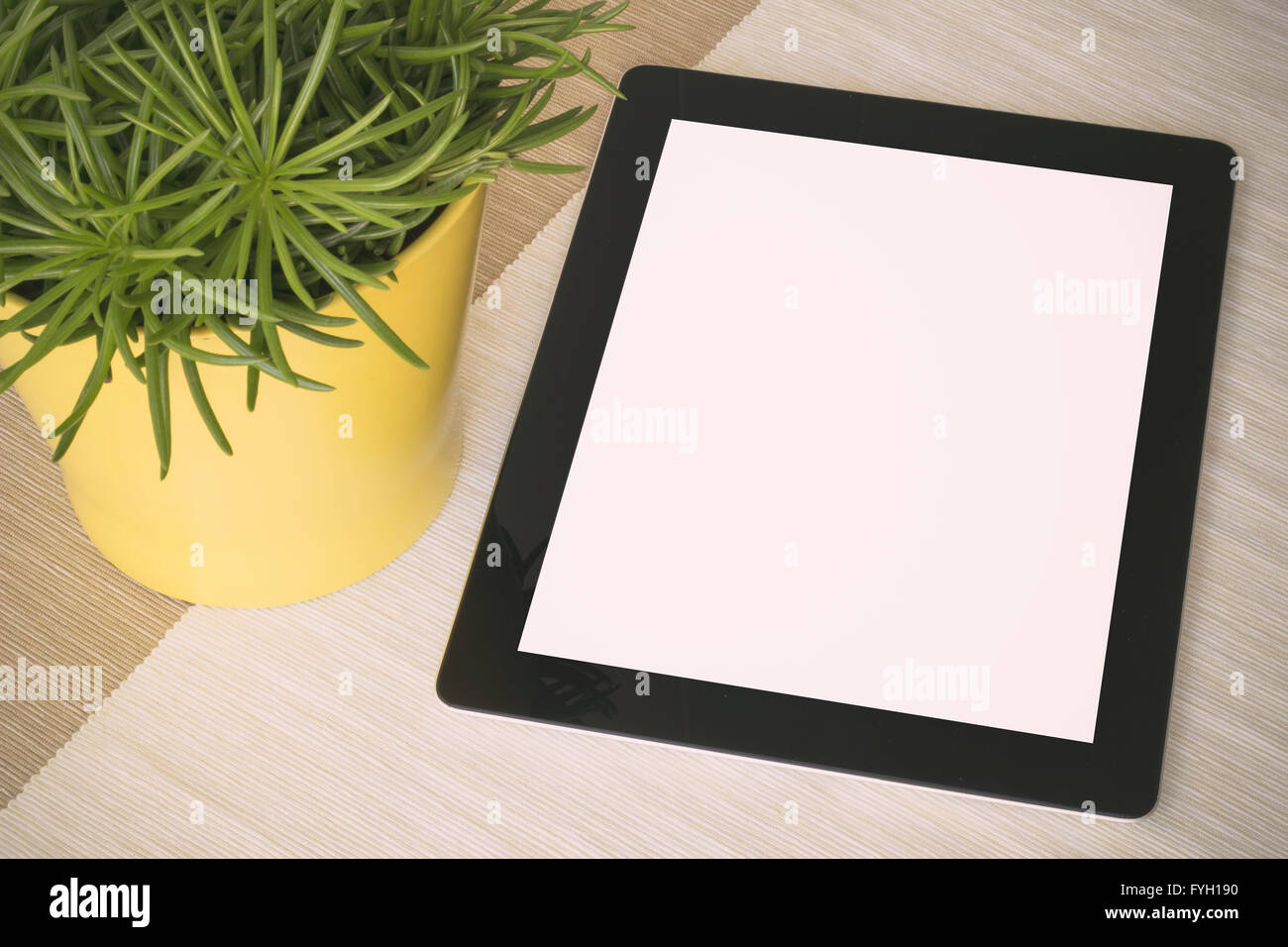 Empty tablet screen hi-res stock photography and images - Alamy