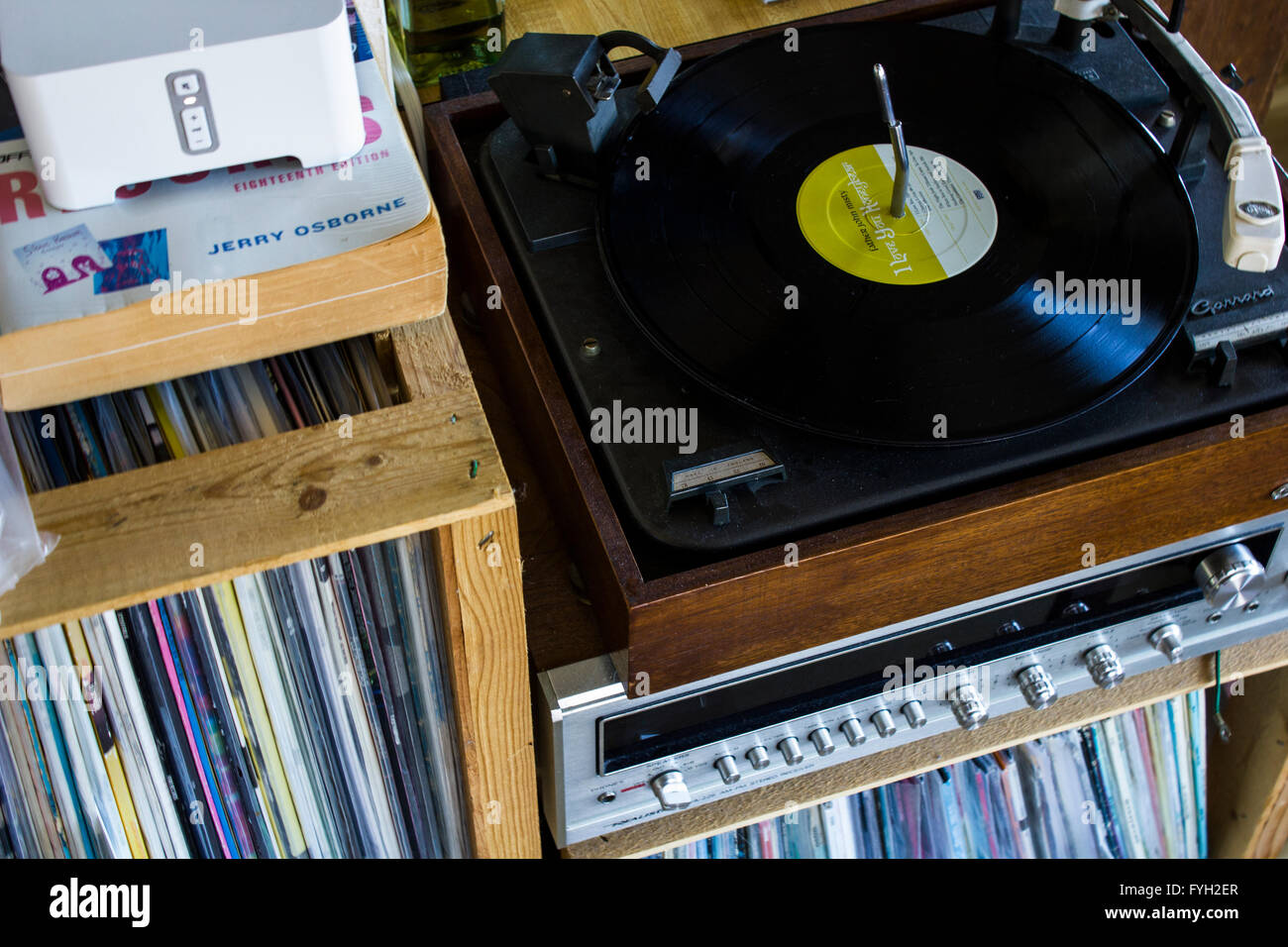 Red record player hi-res stock photography and images - Alamy