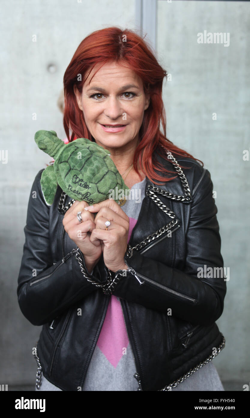 Singer Andrea Berg with plush turtle Sushi Stock Photo - Alamy