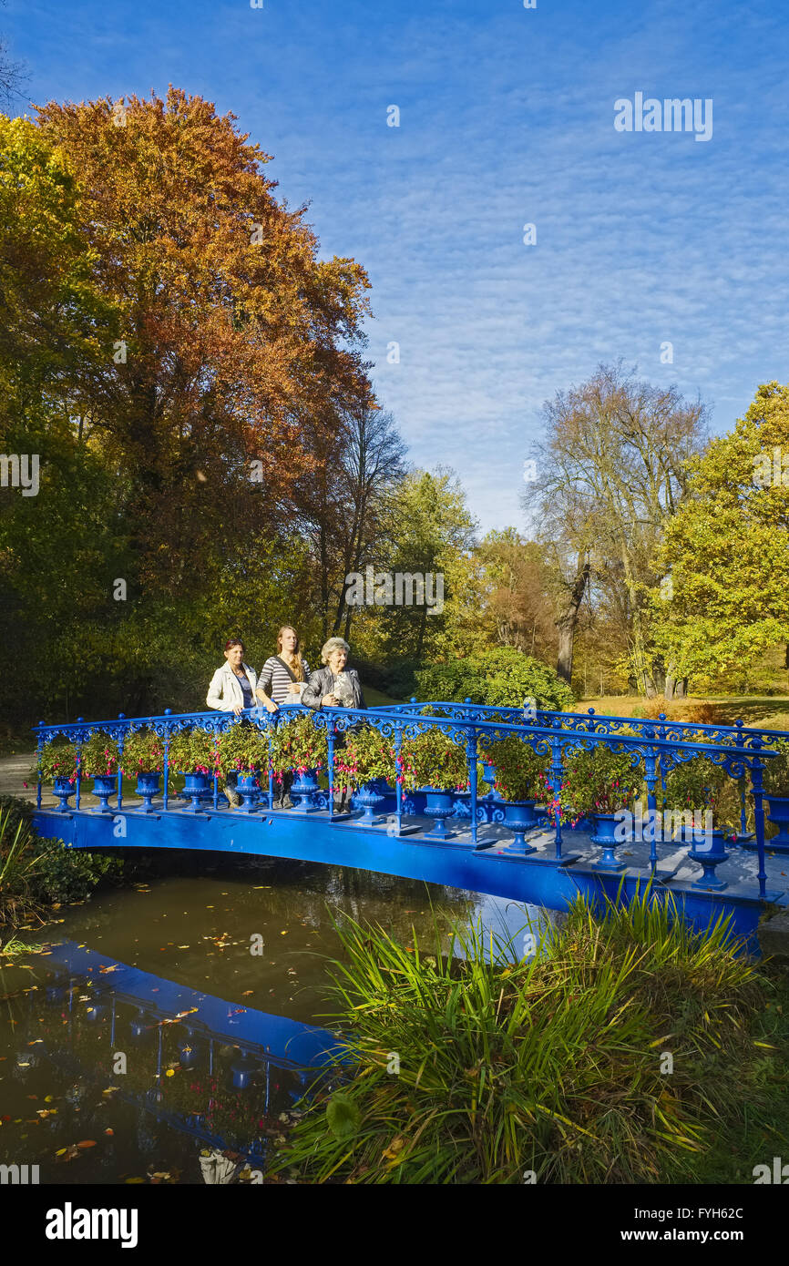 Blue Bridge in Fuerst-Pueckler-Park, Bad Muskau Stock Photo - Alamy