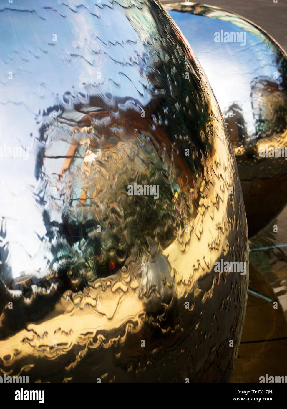 Sphere sculptures hi-res stock photography and images - Alamy