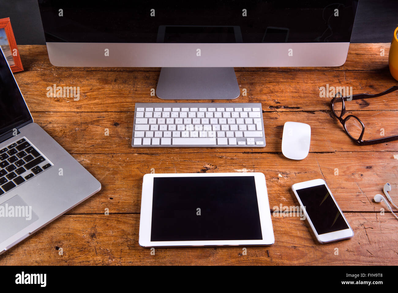 Desk, gadgets and office things. Flat lay. Wooden background Stock ...