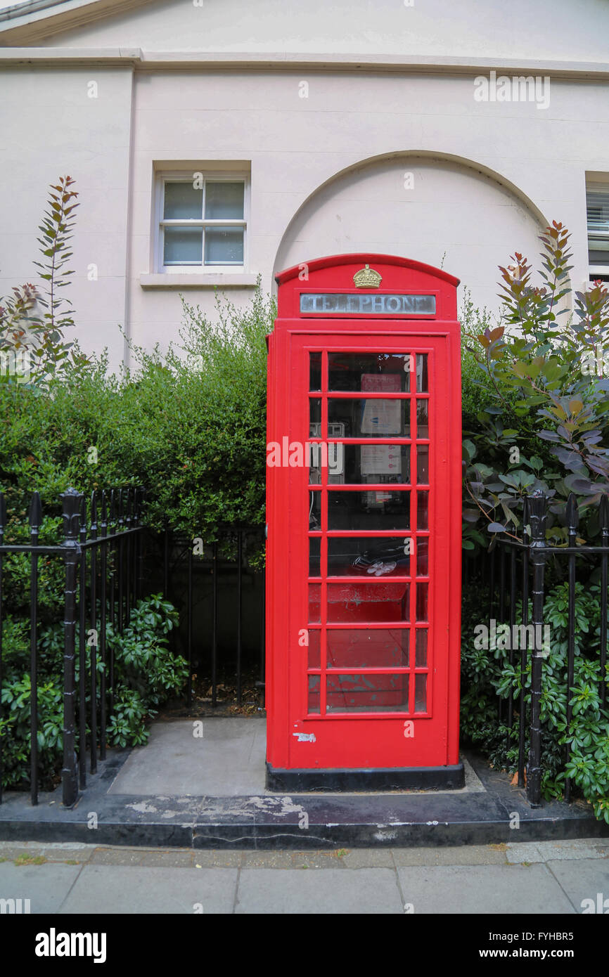 Uk telephone booth hi-res stock photography and images - Alamy