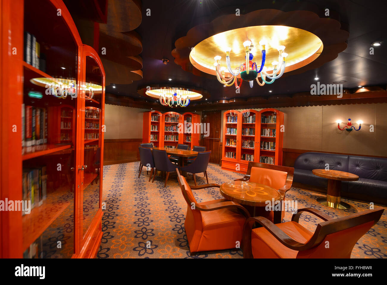 Small book library hi-res stock photography and images - Alamy