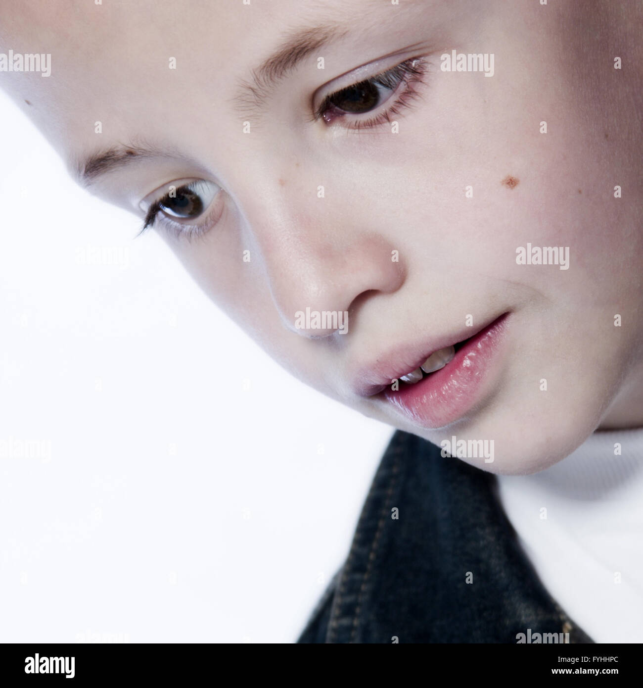Boy thinking pose hi-res stock photography and images - Alamy Boy thinking pose hi-res stock photography and images - Alamy