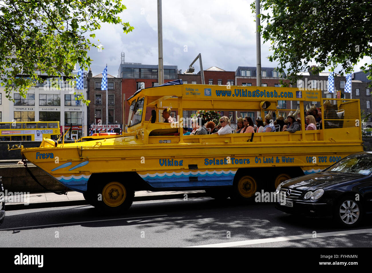 Wiking Splash tour on Bachelors Walk, Dublin, Ireland Stock Photo - Alamy