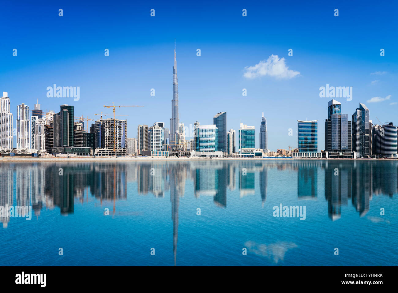Dubai skyline hi-res stock photography and images - Alamy