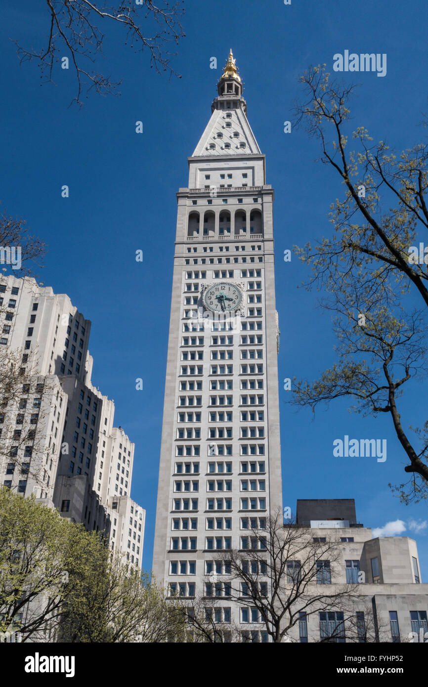 Spring Day, Met Life Building from Madison Square Park, NYC Stock Photo ...