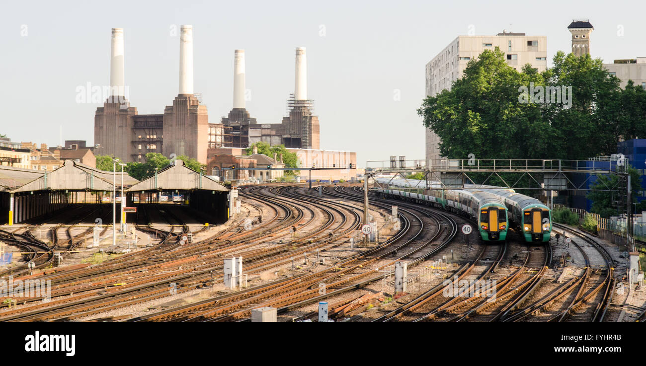 London victoria station hi-res stock photography and images - Alamy