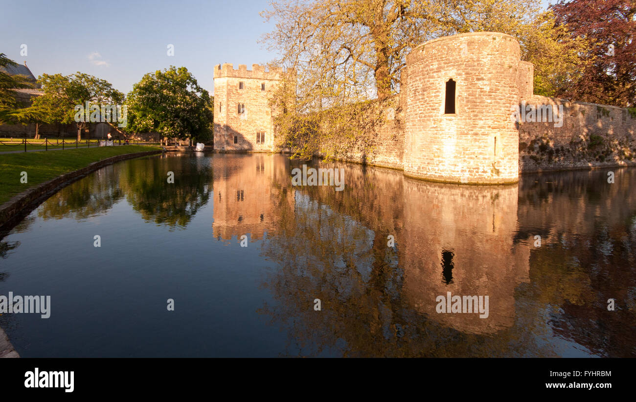 Wells, England - May 25, 2013: The extravagant moat-encircled palace of ...