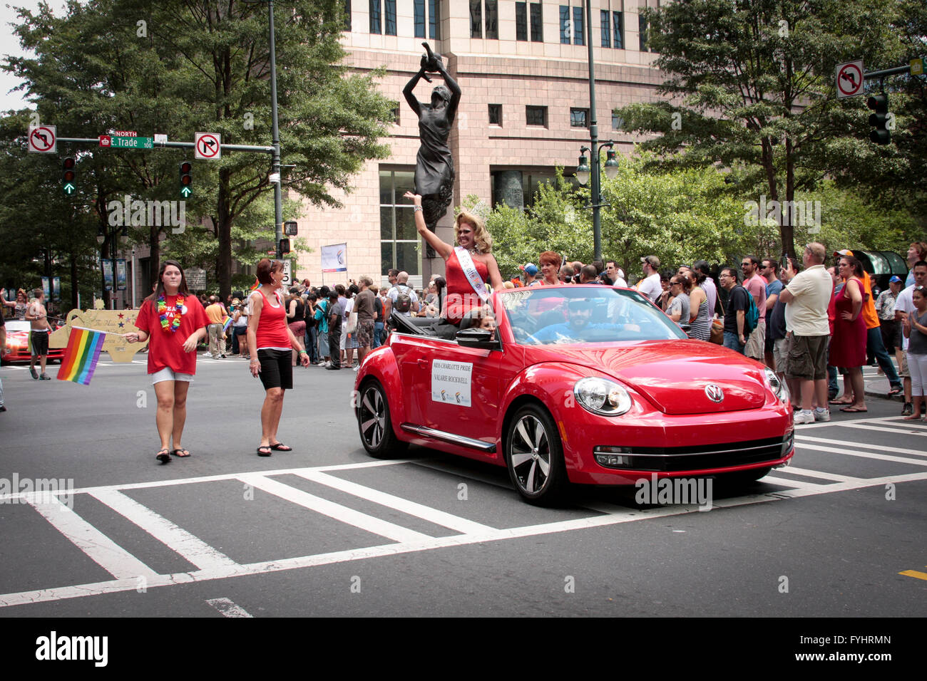 Volkswagen beetle parade hi-res stock photography and images - Alamy