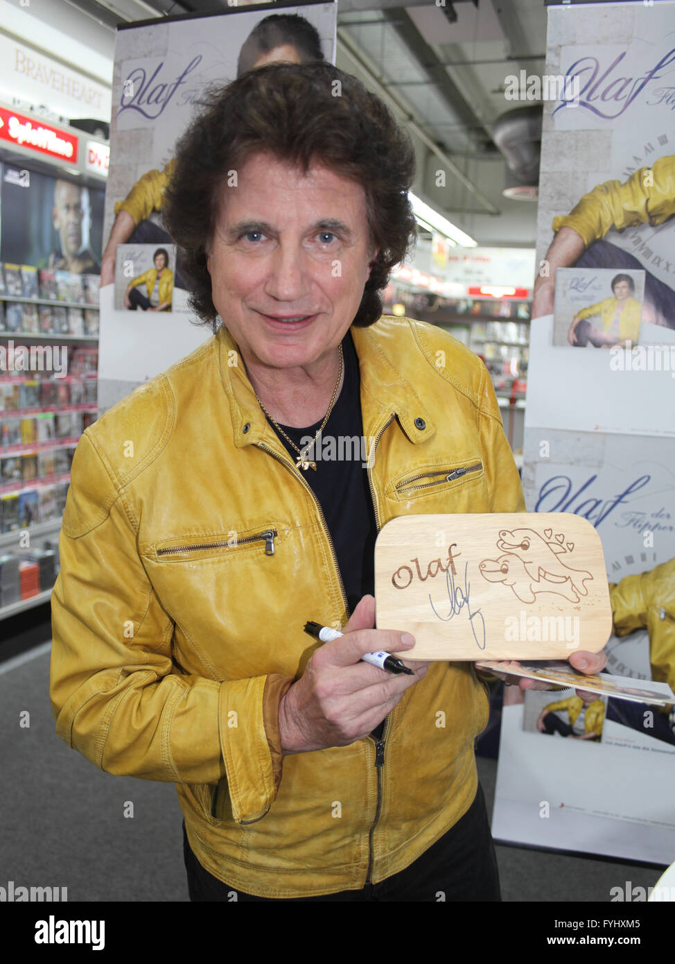 Pinball flippers hi-res stock photography and images - Alamy