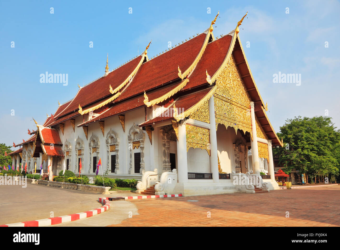 Red and gold temple hi-res stock photography and images - Alamy