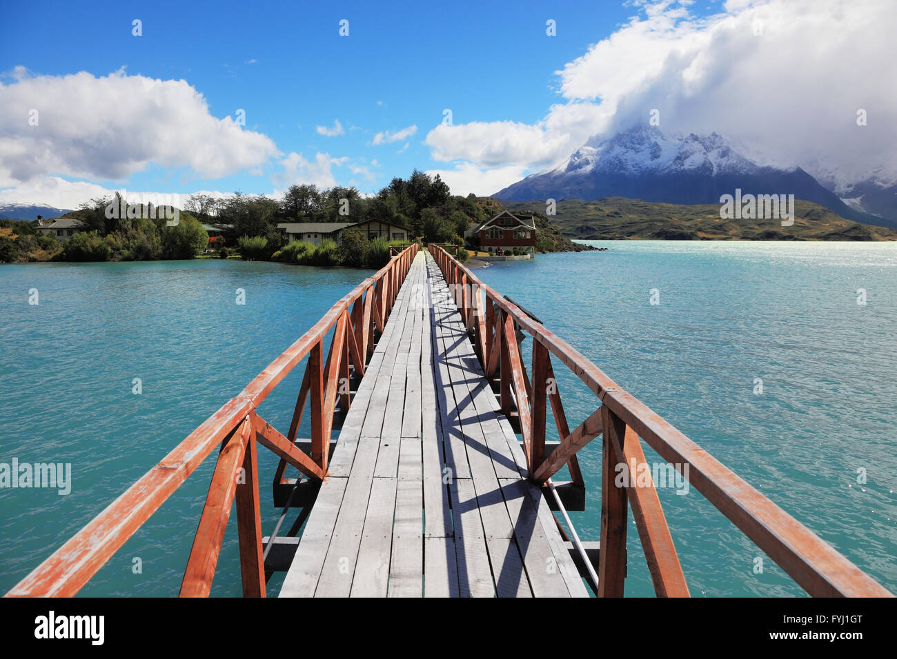 Easy Bridge connects the island and the shore Stock Photo - Alamy