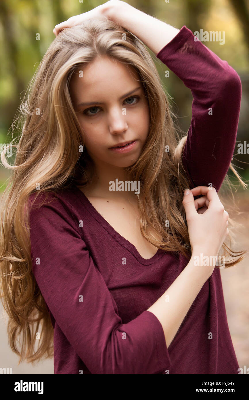 Young teen posing hi-res stock photography and images - Alamy Young teen posing hi-res stock photography and images - Alamy