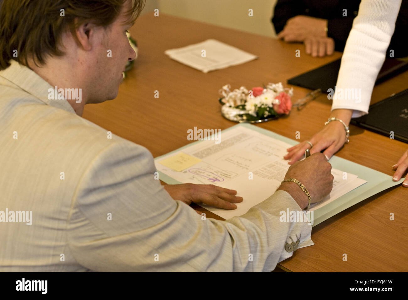 Yes writing hi-res stock photography and images - Alamy