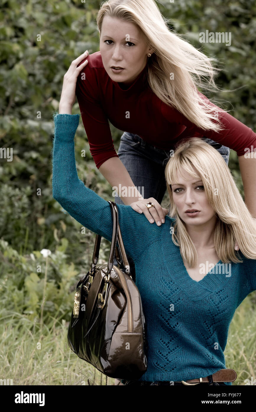 Sisters fashion hi-res stock photography and images - Alamy