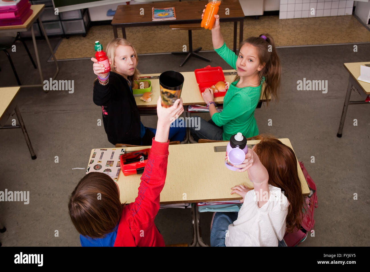 Children drinking hi-res stock photography and images - Alamy