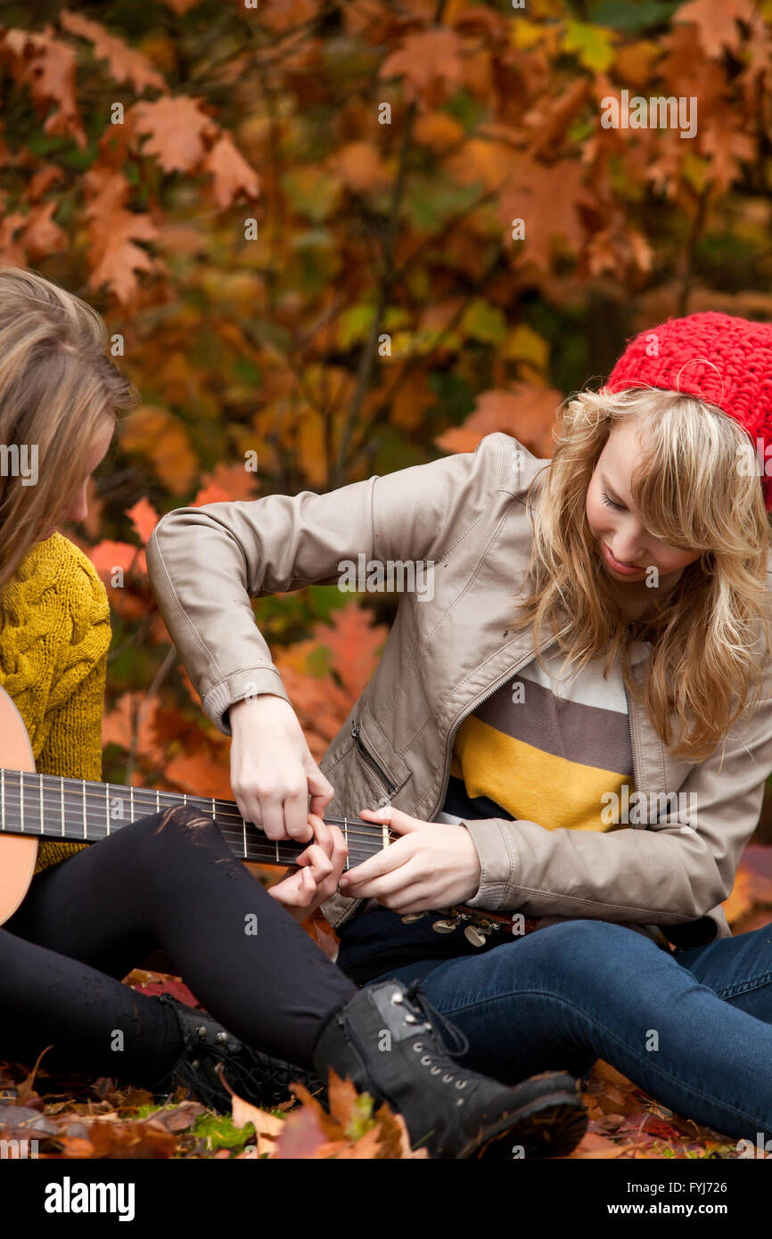 Sisters playing guitar hi-res stock photography and images - Alamy