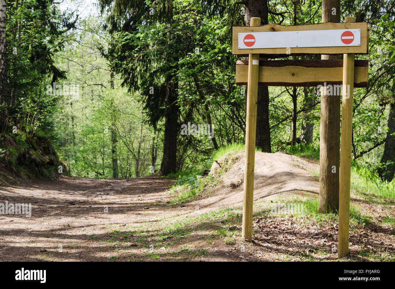 Sign board on natural trail hi-res stock photography and images - Alamy