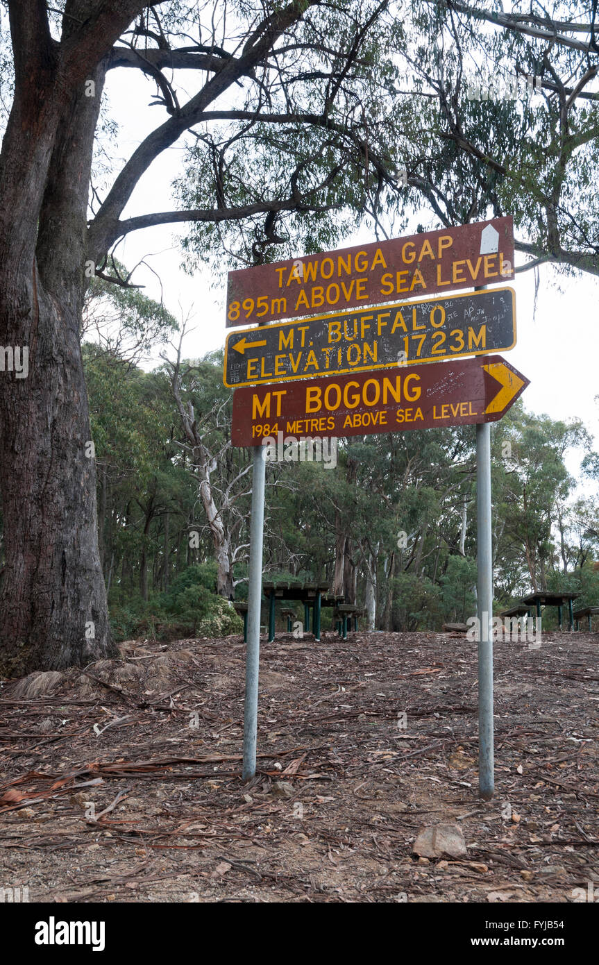 Directional sign at the Tawonga Gap lookout above Mt Beauty and the ...