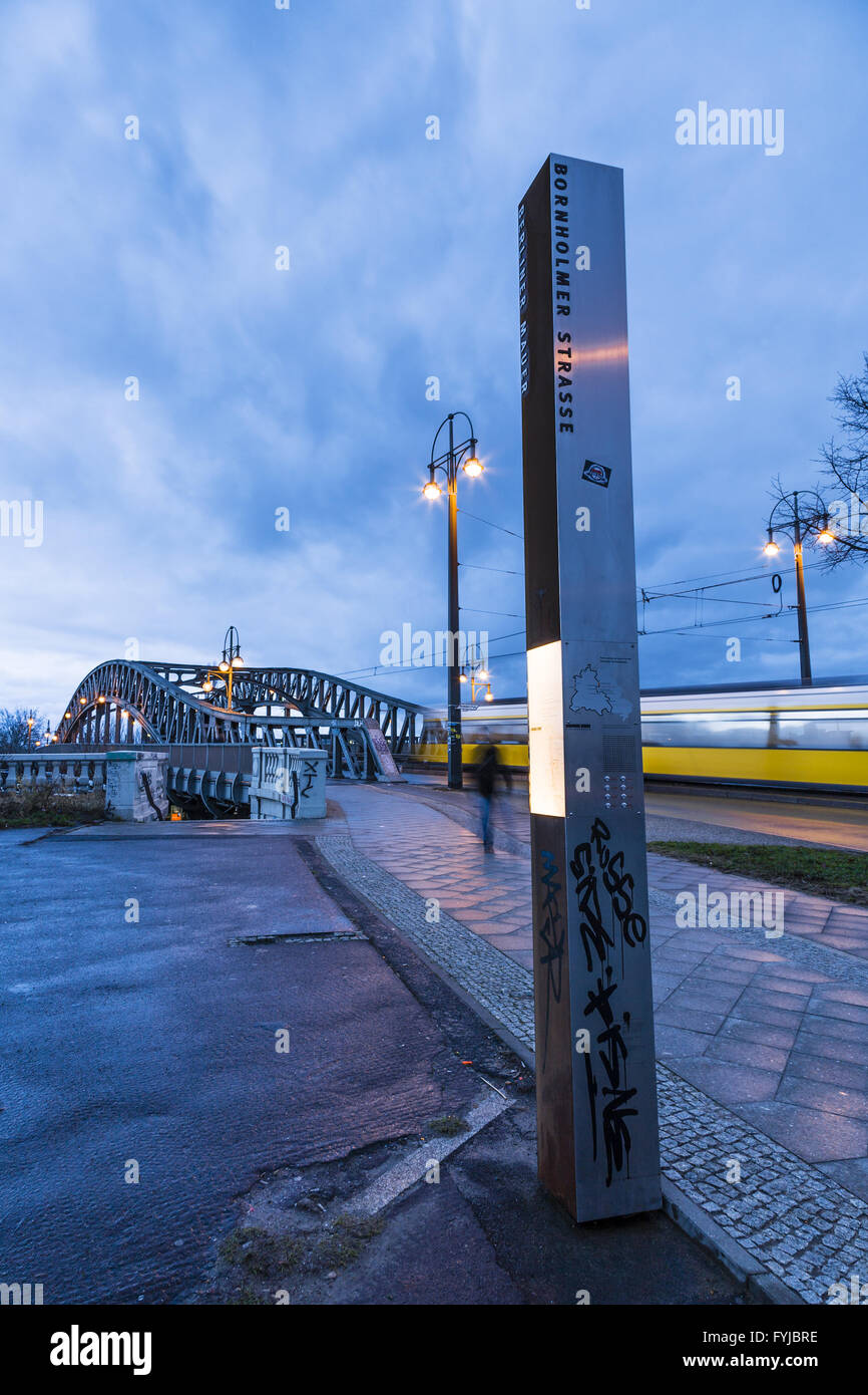 Bornholmer strasse bridge berlin hi-res stock photography and images ...