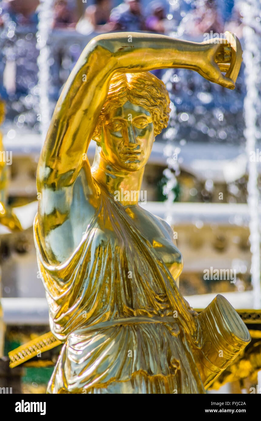 Gold statue vertical hi-res stock photography and images - Alamy
