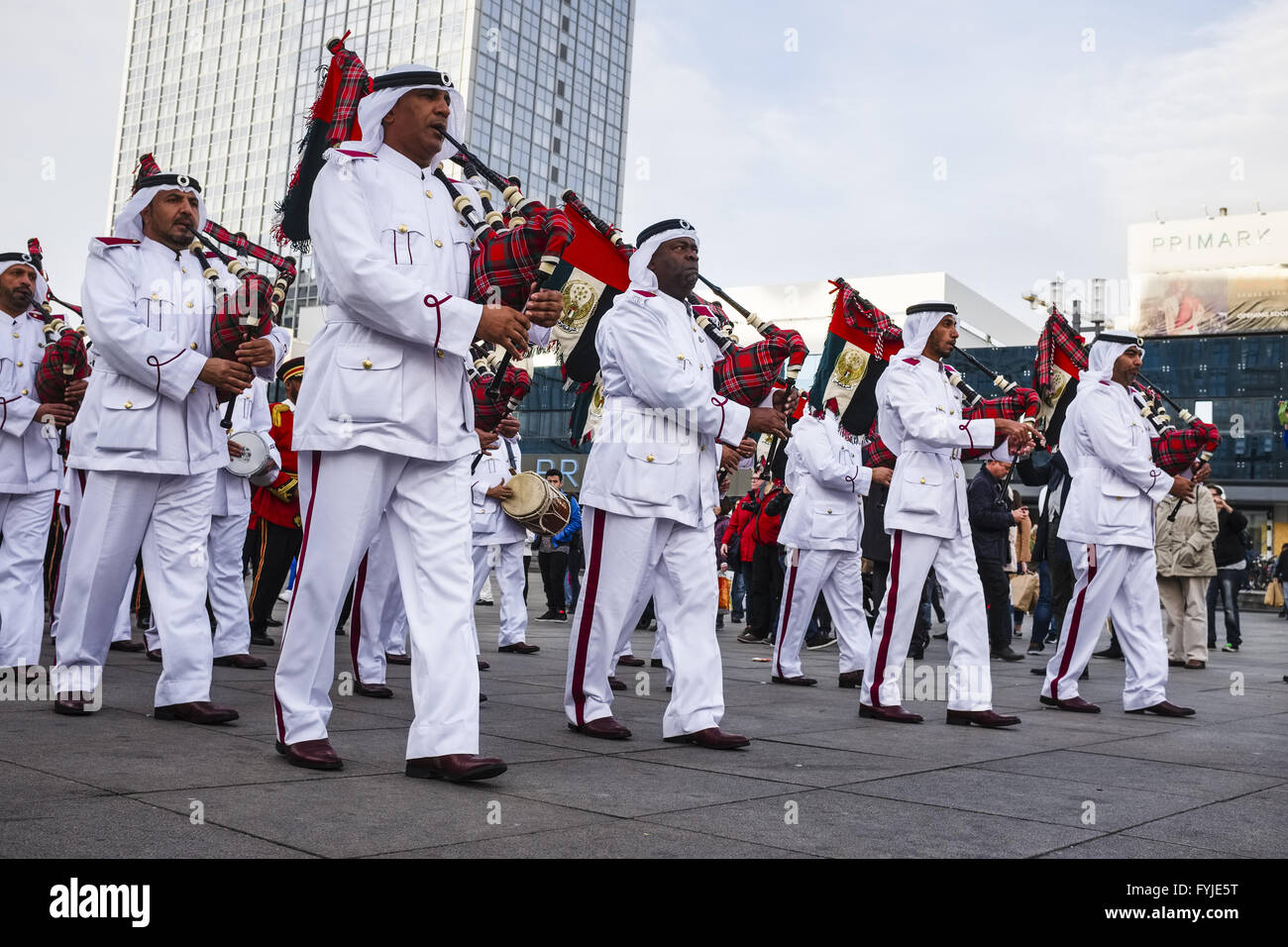 Abu dhabi police hi-res stock photography and images - Alamy