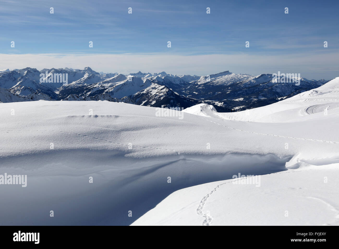 Berge Alpen mit Schnee im Winter Stock Photo - Alamy
